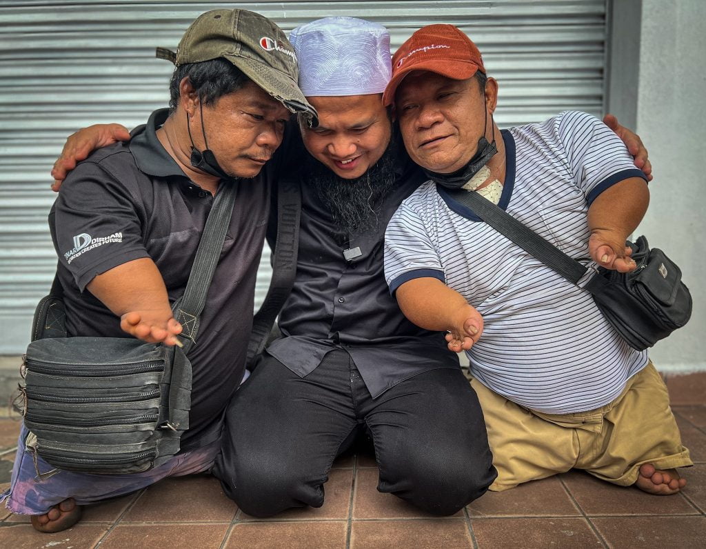 Ust Ebit Lew Sayu Melihat Dua Beradik OKU, Belikan Kerusi Roda Elektrik